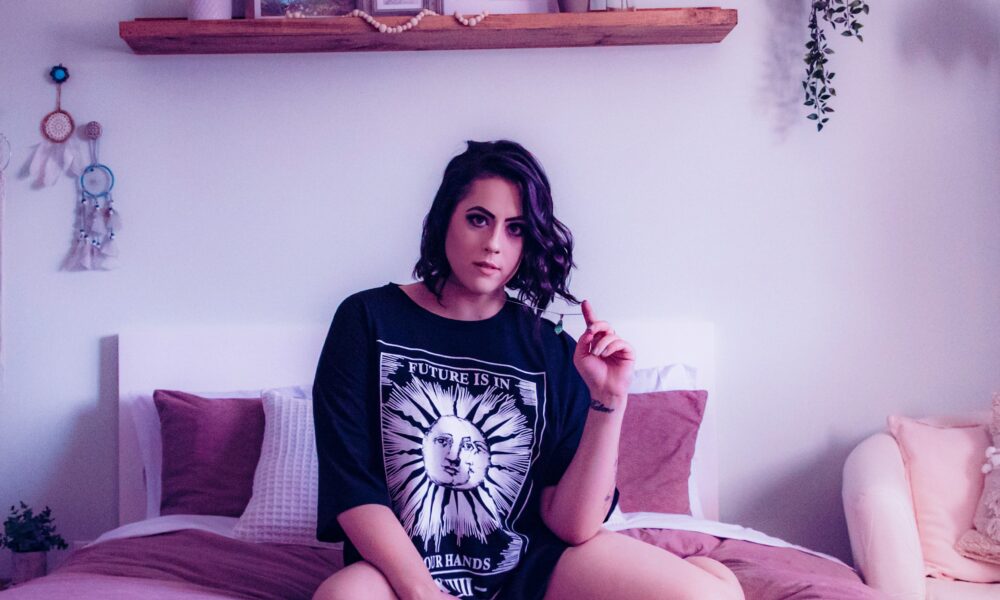 Country Star Bree Taylor’s Hits Right Notes - SportsWave Broadcasting